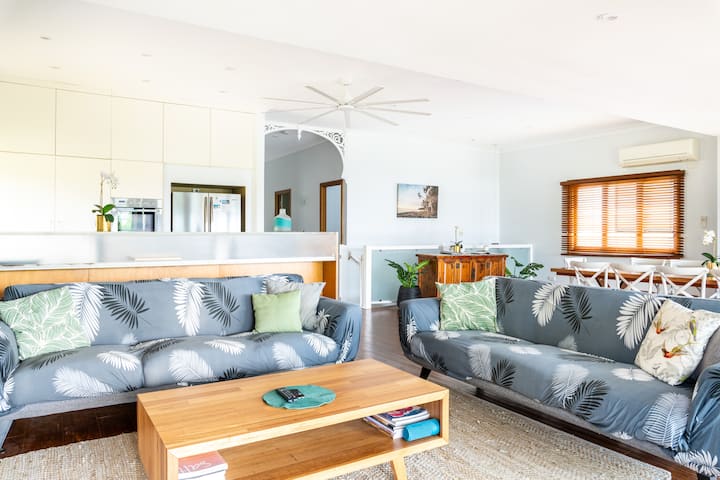 Spacious Beachhouse-where The Forest Meets The Sea - Noosa Heads