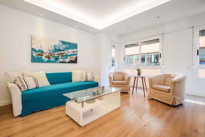 Spacious 4br Apartment, Walk To Beach - Alicante