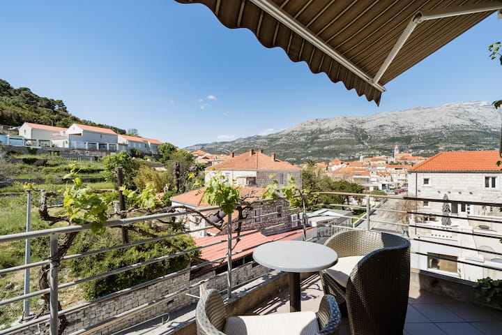 Room With A View Korcula - Yellow - Korcula