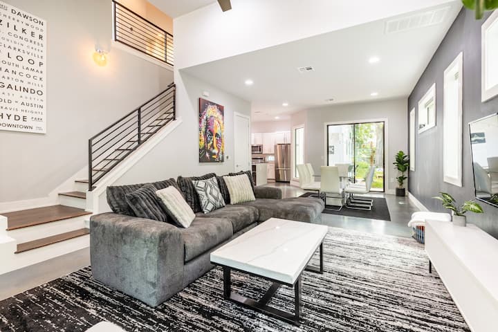 Downtown 6 Bedroom, Putting Green, Pool Table - Austin