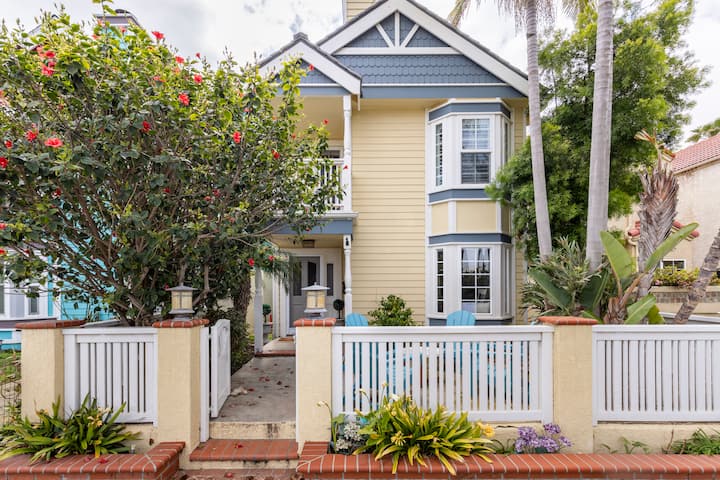 Coastal Huntington Beach Single Family Home - Huntington Beach, CA