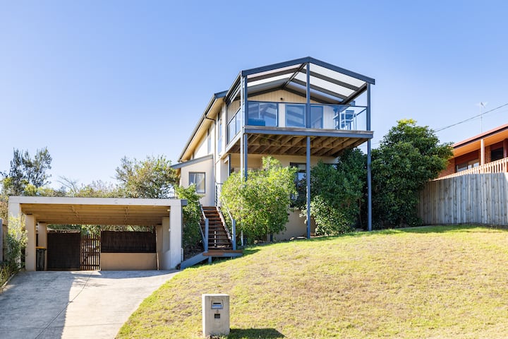 Easy Living Holiday House With A View - Ocean Grove