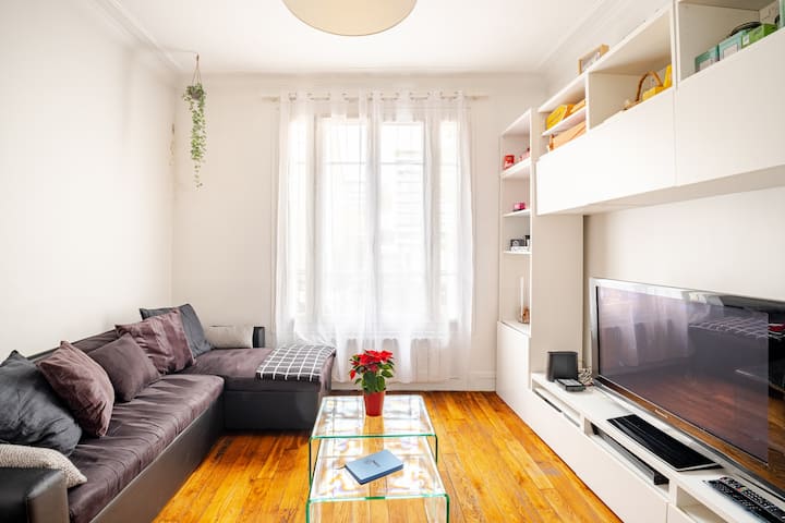 Paris In 10 Min, Chic Art Collector’s Apartment - Puteaux