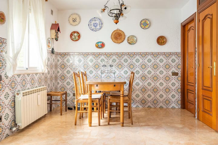 Cozy House With Back Garden 30 Min From Barcelona - Olesa de Montserrat