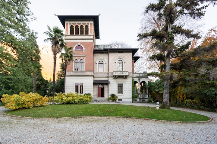 Float In The Private Pool Of A Marvelous Villa - Barzio