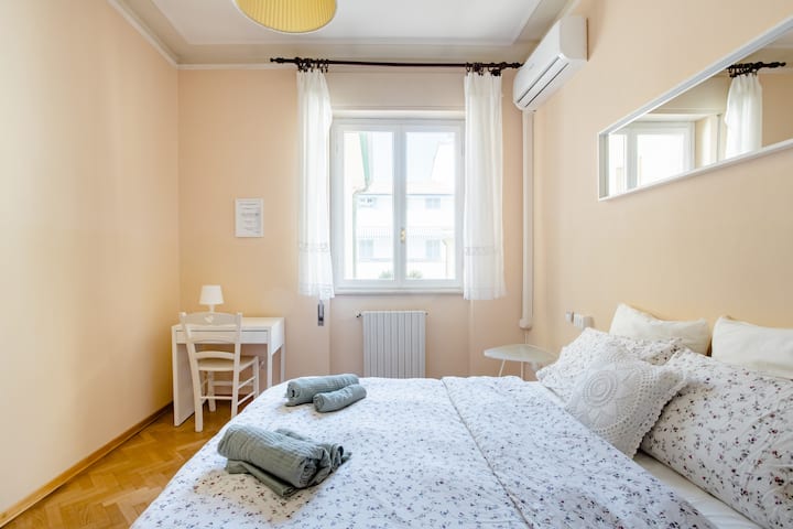 Bright Room, Beach & Park By Hand - Виареджо