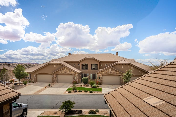 Spacious 12  Guests Villa | Pools, Ponds & Bbq - Utah