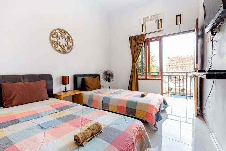 The Wayang Homestay Twin Bed With Fan - Yogyakarta