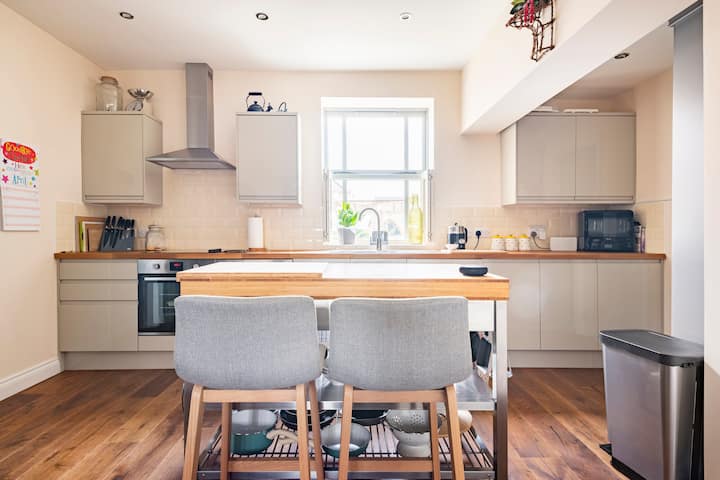 Wesleyan Chapel Room Only, Shared Bathroom, Wifi - Sherwood Forest