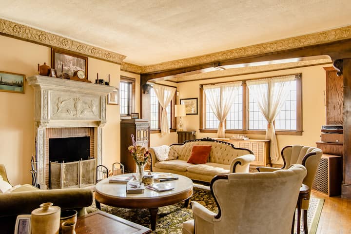 Private Suite In The Heart Of Islandview - Detroit, MI