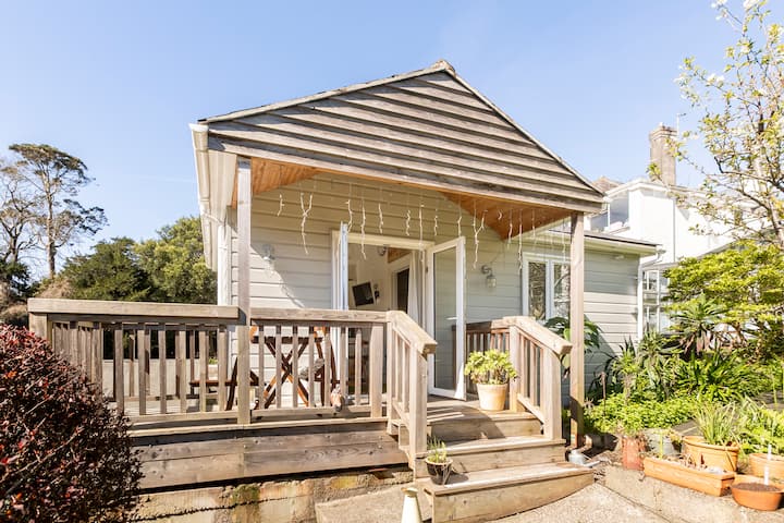 Peaceful Garden Retreat Near Beach And Town - Falmouth