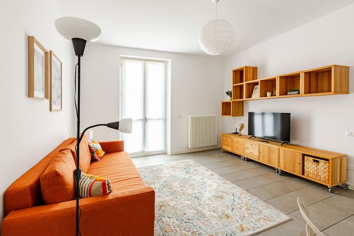 Bright And Quiet • Near Lake And Train Station - Lecco