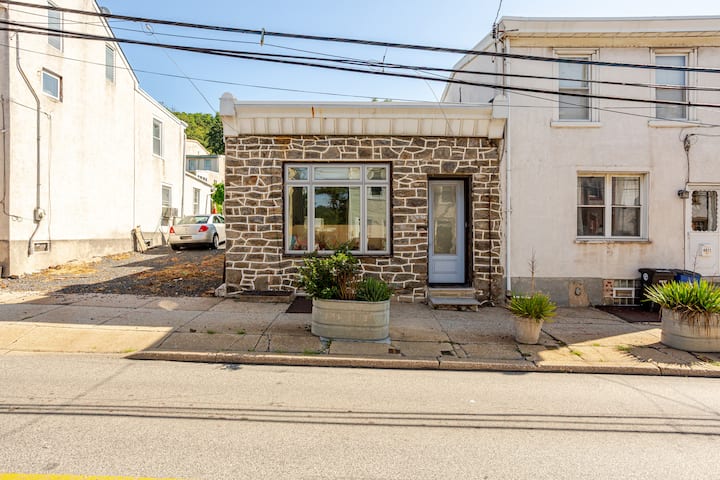 Manayunk Tiny Home_close To It All_converted Store - Ardmore, PA