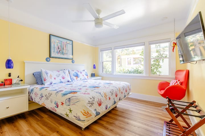 Fun Child & Pet-friendly Home: 1 Mile From Beach - Long Beach, CA