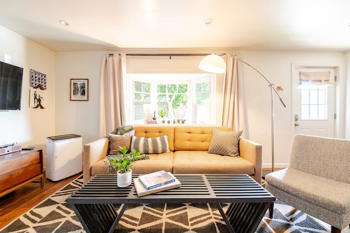 Suits Us Apartment - Orange County, CA