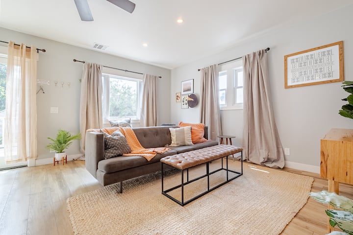 Minty Fresh Apartment With Large Deck - Long Beach, CA