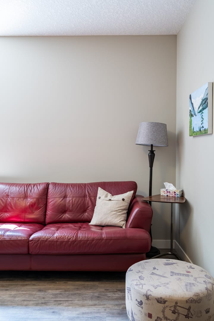 Stay In Comfort In Calgary's Nw Community Tuscany - Calgary