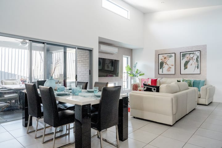 Deepwater Retreat With Full Breakfast Served - Marcoola