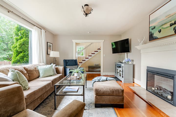 Skiing, Snoqualmie Falls, Hiking, Golf, Dirtfish & Casino - North Bend, WA