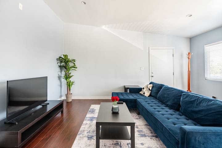 Minutes From Hollywood|spacious 2bd Apt - Los Angeles, CA