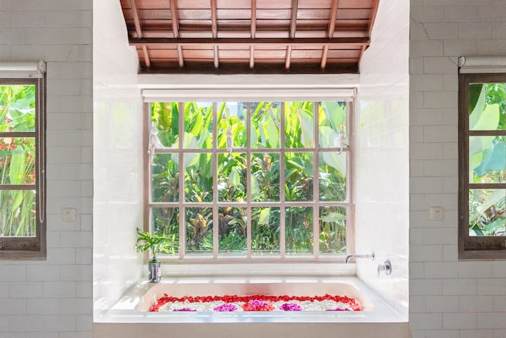 Relax Vibes Bungalow In Expansive Garden Near Downtown Ubud - Ubud