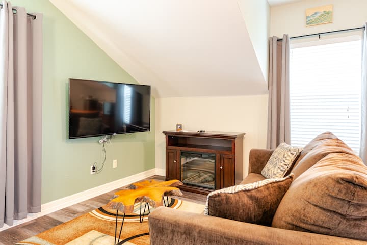 Spacious And Bright Carriage House In Broomfield - Broomfield, CO