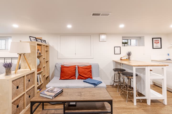 Newly Renovated, Cozy Apartment In The Beaches - Toronto