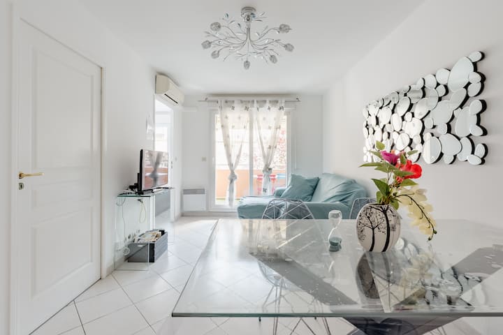 Nice: Charmant 2 Pièces Proche Du Centre Ville - Nice