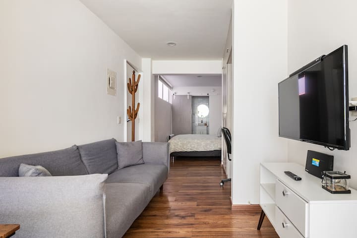 Digital Work & Tourism In The Heart Of The City - Mexiko-Stadt