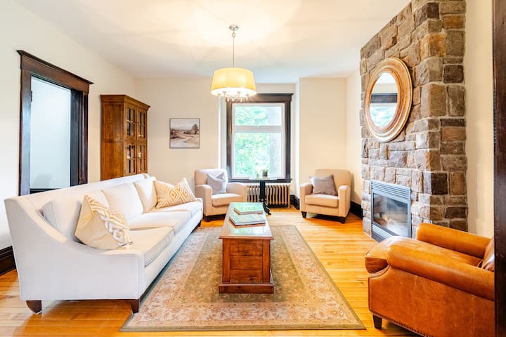 Luxury 4 Bedroom Century Home On Golf Course - Hamilton