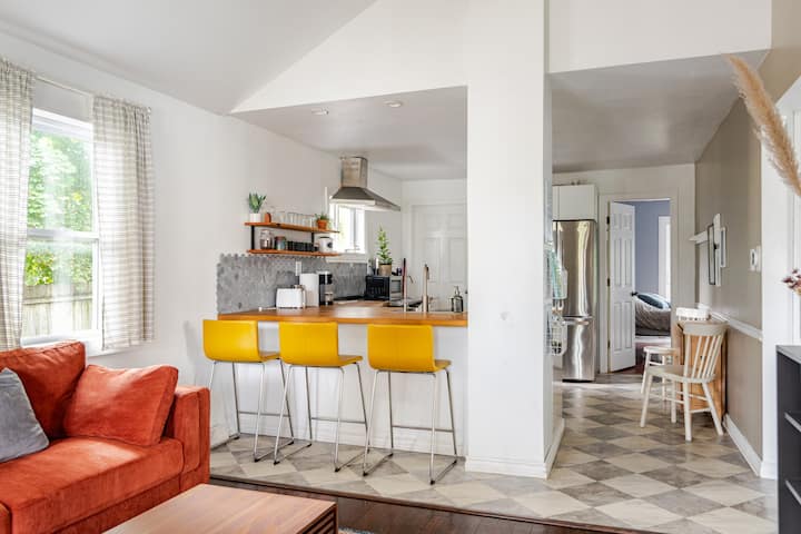 Scandinavian Retreat - Sleeps 6 - Ferndale, MI