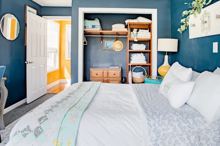 Room W/private Bath In Unique Home On Lehigh River - Pennsylvania