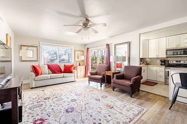 "The Executive Retreat"  Clean, Quiet, And Comfy - Franklin, TN