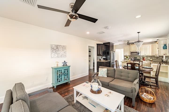 The Starfish Bungalow - Sarasota, FL