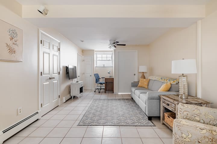 Entire Apartment,
Spacious & Cozy Private Entrance - Newton, MA