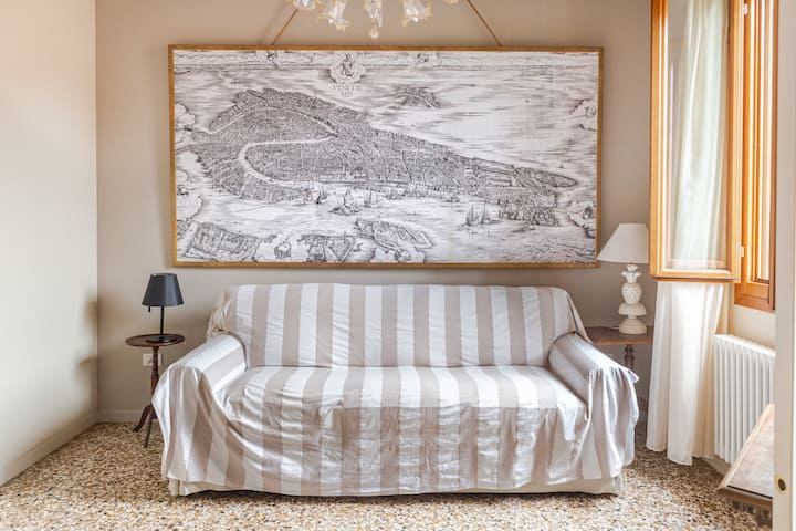 Elegant Loft Between San Marco Square And Biennale - Wenecja