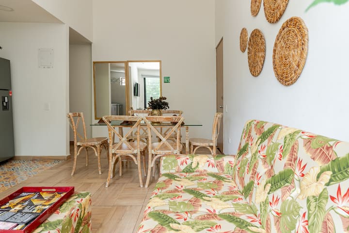 Bright, Secure & Central Apt W/ Fast Wifi - Cali