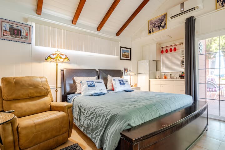 Movie Producer Cottage; North Hollywood - Los Angeles, CA