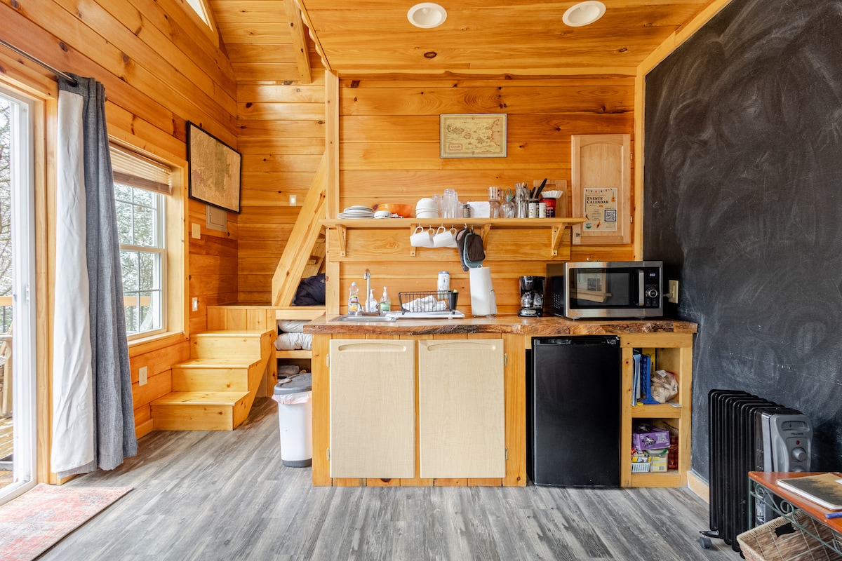 The Lions Lair - Remote Treehouse - Treehouses for Rent in Stanton ...