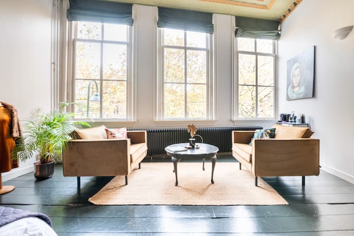 A Blend Of Elegance And Comfort In A Historical Canal House - Gouda