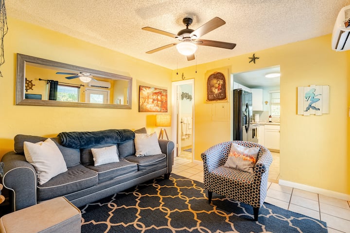Antique Row Bungalow Private Homey Stylish Comfy - Palm Beach, FL