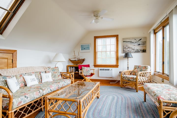 Captain's Cottage - Virginia Beach, VA