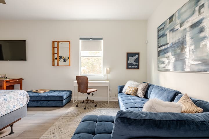 Courtyard Cottage In Central City - Lake Cataouatche, LA