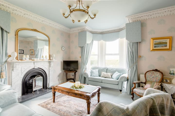 Ballyginniff Farm Hse
Large Twin Rm With Breakfast - Antrim