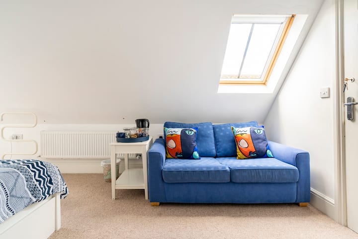 Large Private Double Ensuite In Edwardian Home - Canterbury