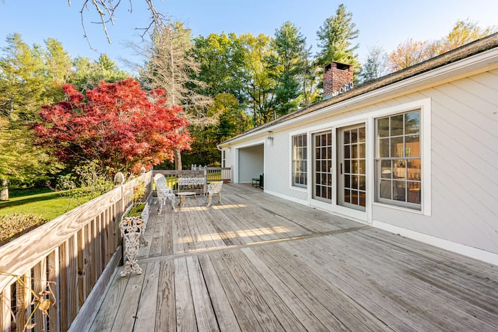 Charming Cottage W/ Fireplace, Privacy & Views - Ghent, NY