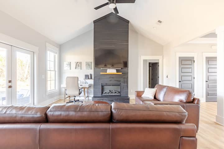 Modern Home Near Clemson, Keowee - Lake Keowee, SC