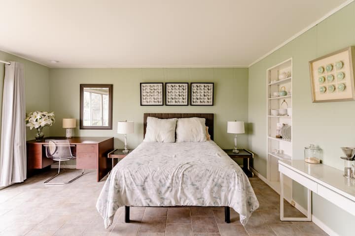 Buchananbnb One Block South Of Hwy89; Free Parking - Alliston