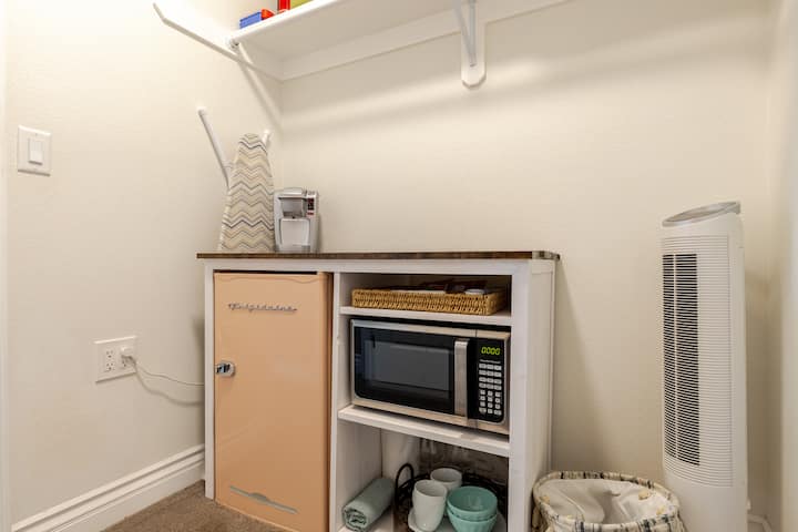 North Upland Suite, Private Entrance And Bathroom - Claremont, CA