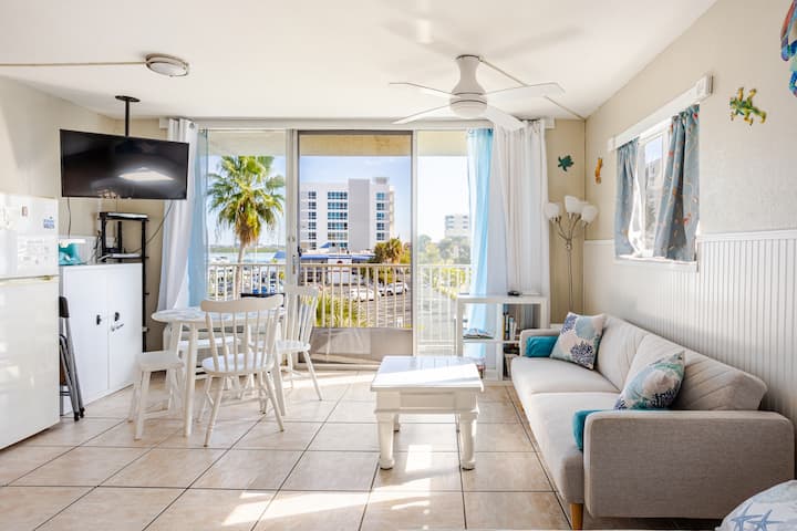 Beach Retreat #24 • Walk To Beach + Pool - Clearwater Beach, FL